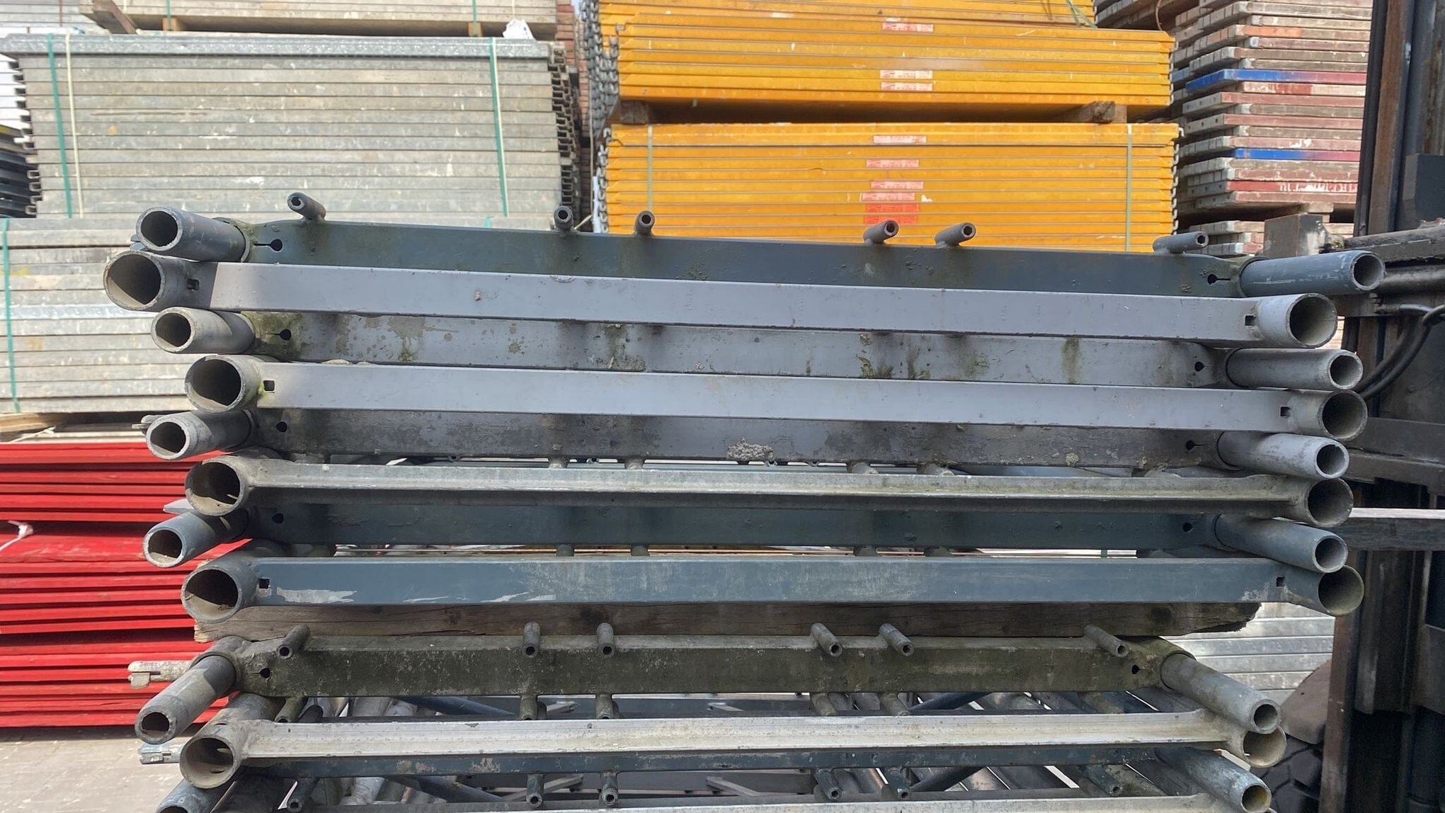 Vertikalrahmen 1 m gebraucht » Scafom-Rux SUPER100 — Scaff24